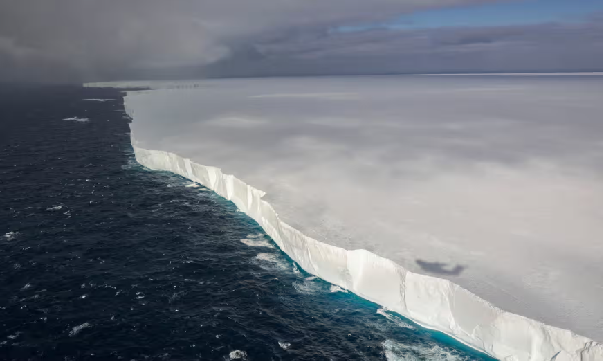 World’s biggest iceberg runs aground after long journey from Antarctica ...