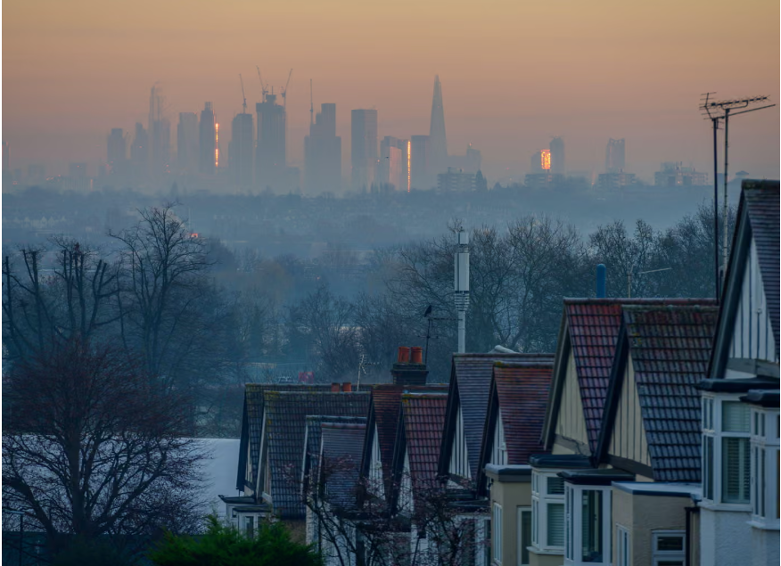Low-income areas in England and Wales face worst air pollution, analysis finds | e-mc2.gr